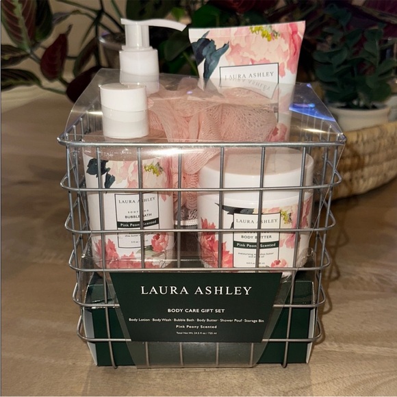 Laura Ashley | Bath & Body | Melanie Laura Ashley Pink Floral Body Wash ...